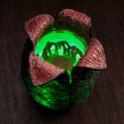 Alien Egg with Launching Facehugger & LED Lights - GeekAlerts