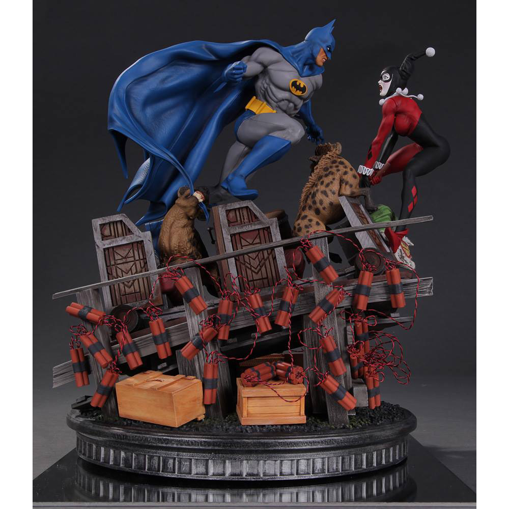 Batman vs Harley Quinn Battle Statue - GeekAlerts
