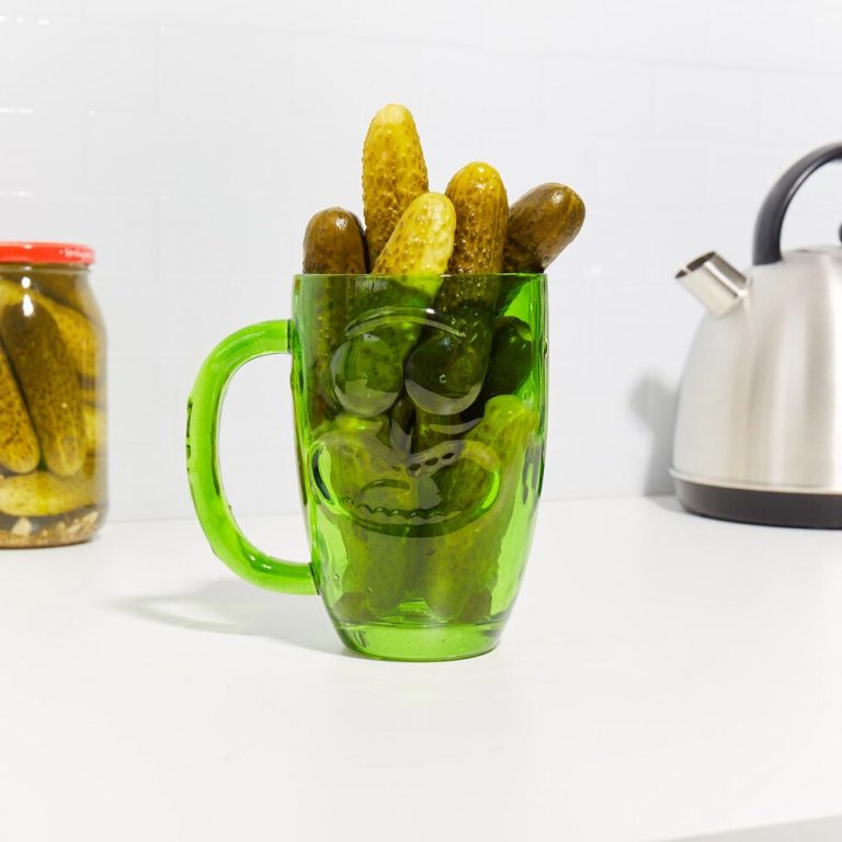 Pickle Rick Stein Glass - GeekAlerts
