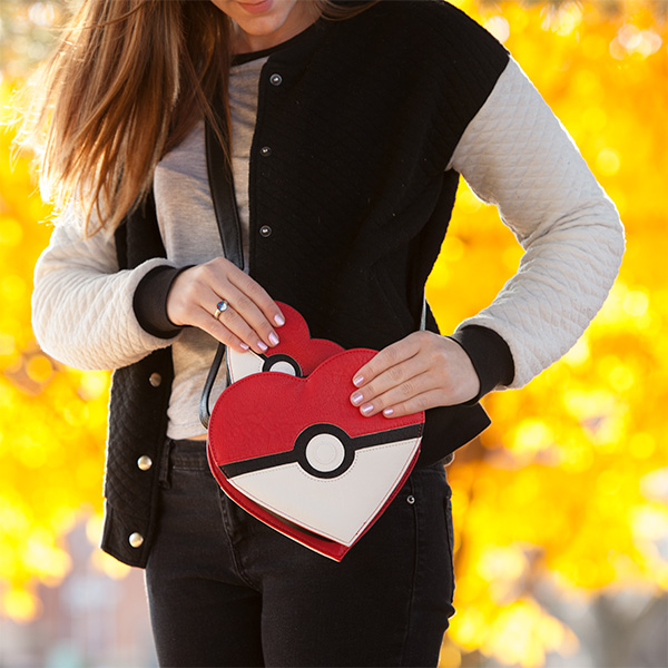 Poké Ball Heart Coin Bag - GeekAlerts